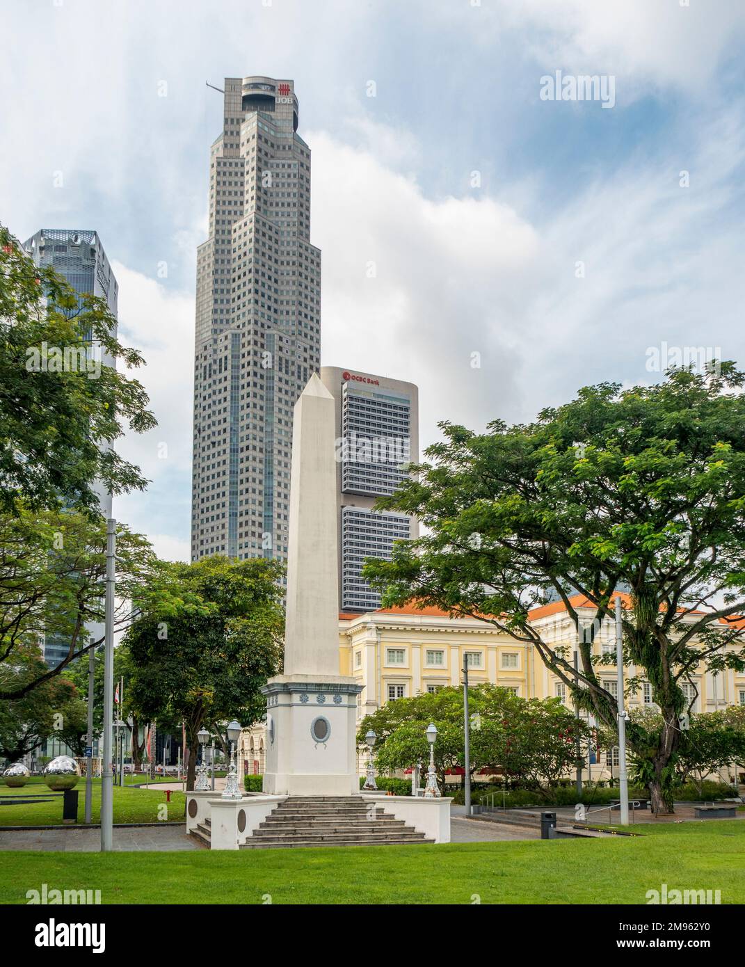 Dalhousie Obelisk at Empress Place with UOB and OCBC office towers in ...