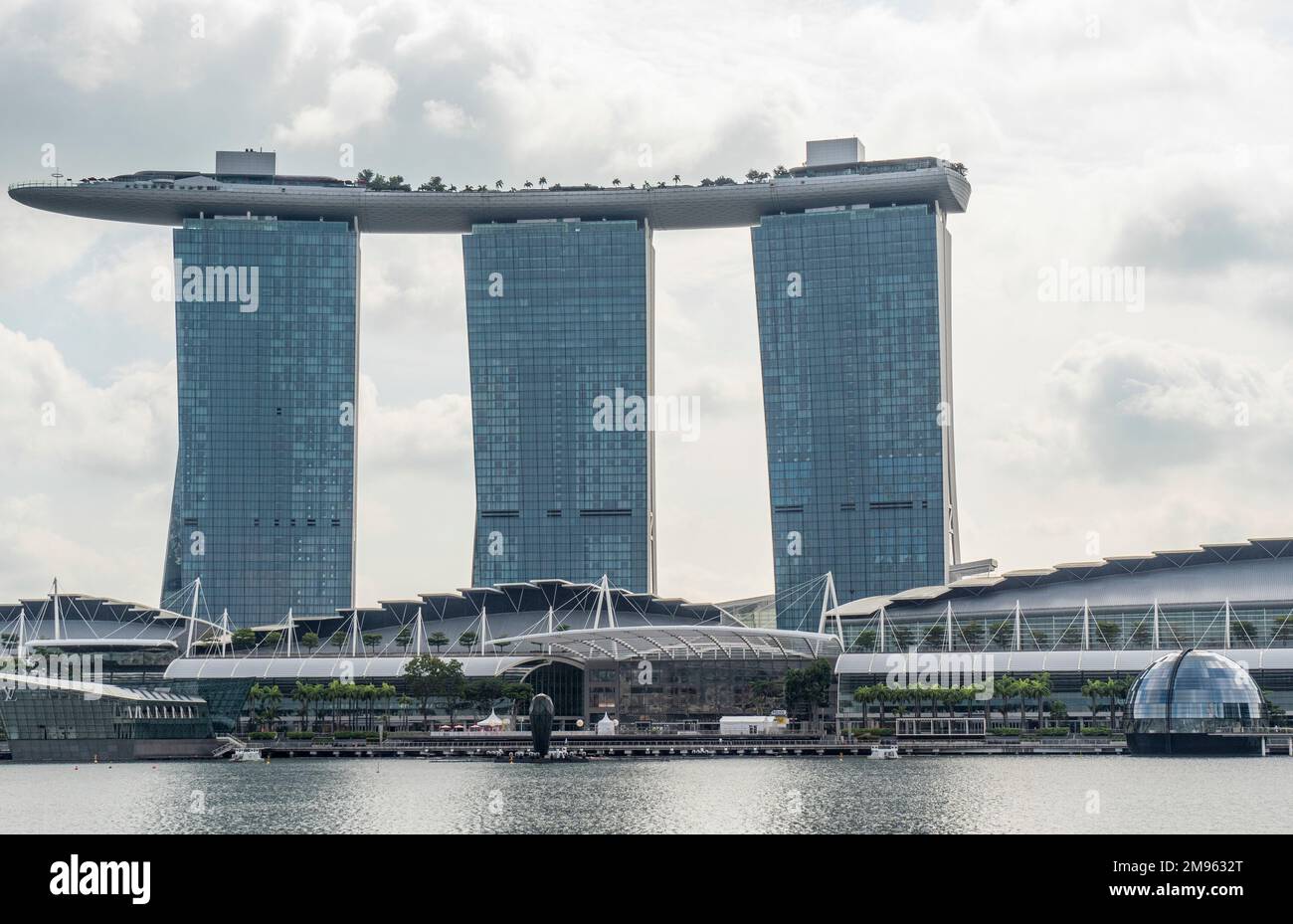 Infinity pool on top of Marina Bay Sands Hotel towers, Marina Bay ...