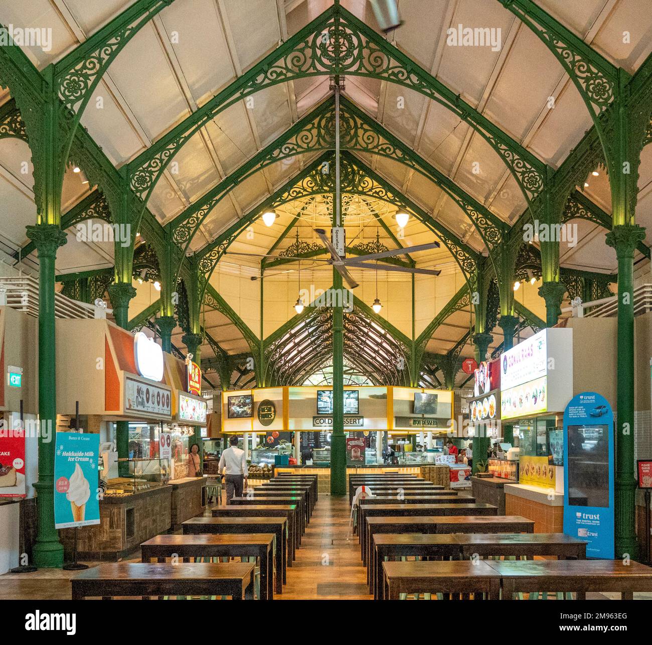 Lau Pa Sat cast iron Victorian style hawker centre in downtown ...