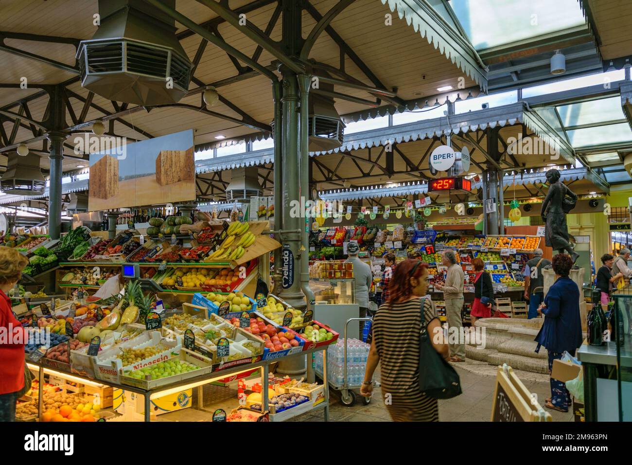 Modena italy market hi-res stock photography and images - Alamy