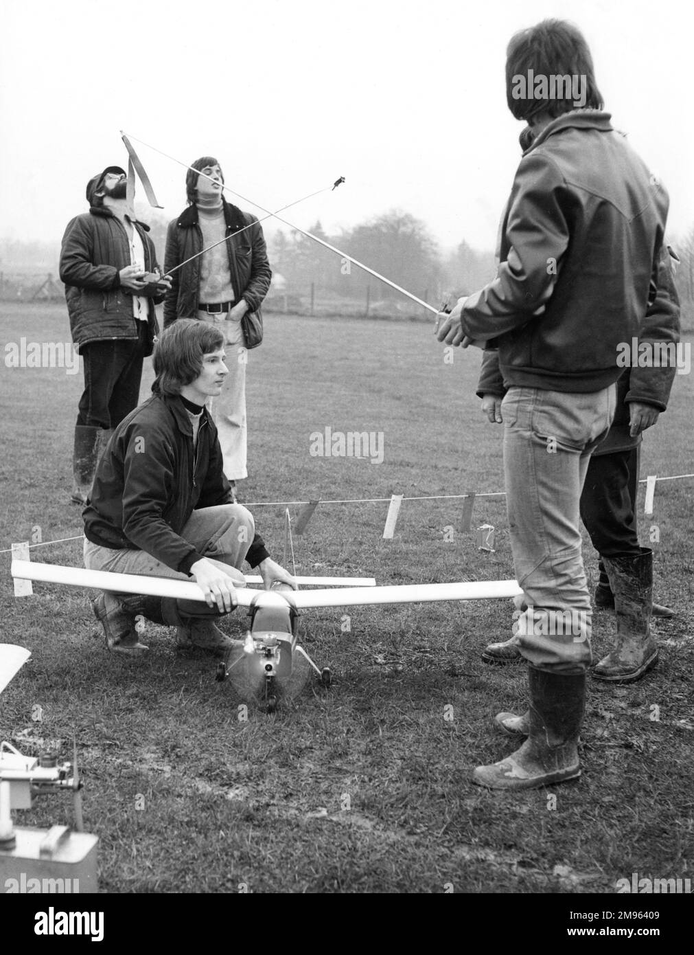 A group of young men fly model aeroplanes Stock Photo - Alamy