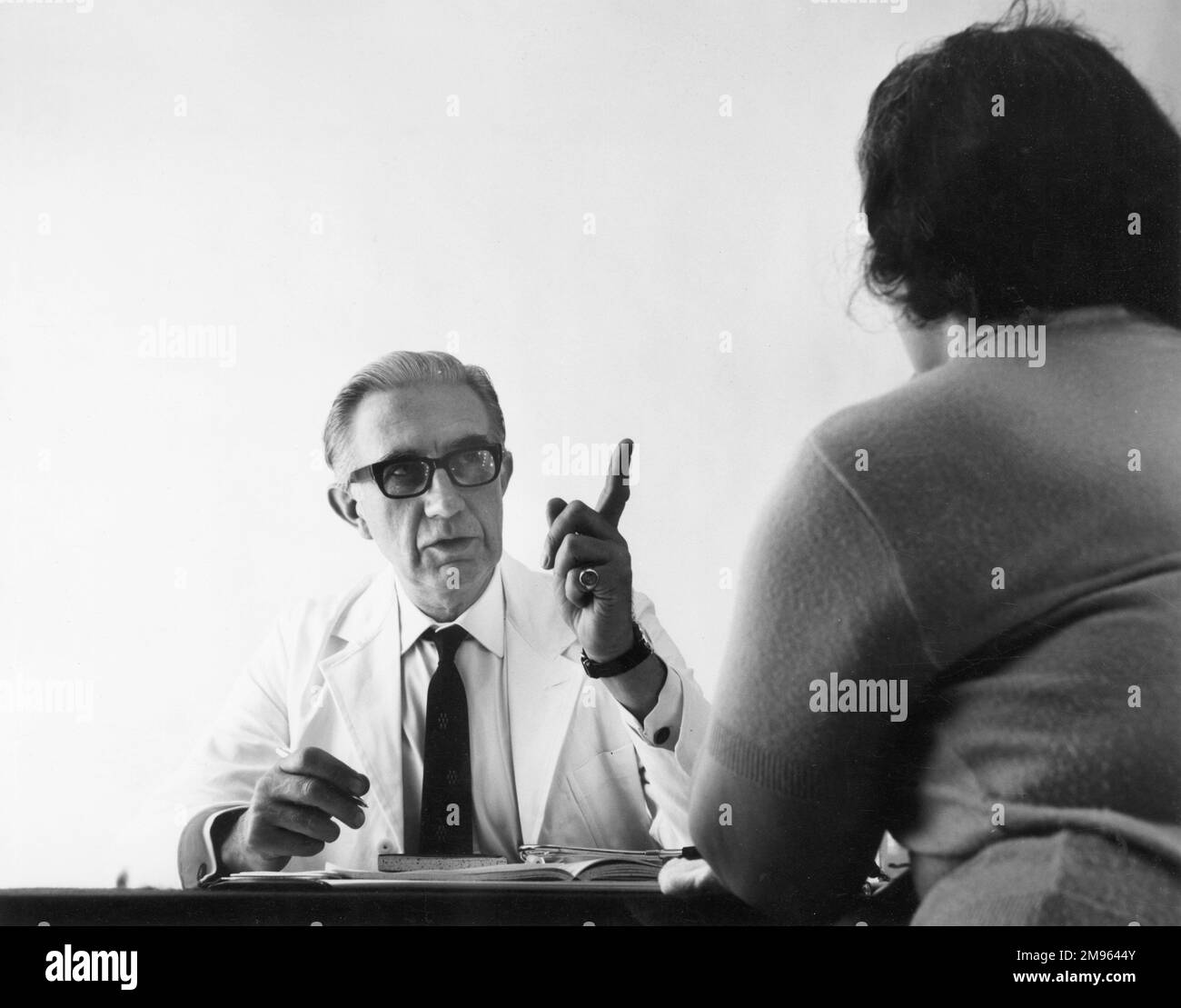 A doctor gives a female patient a ticking off Stock Photo - Alamy