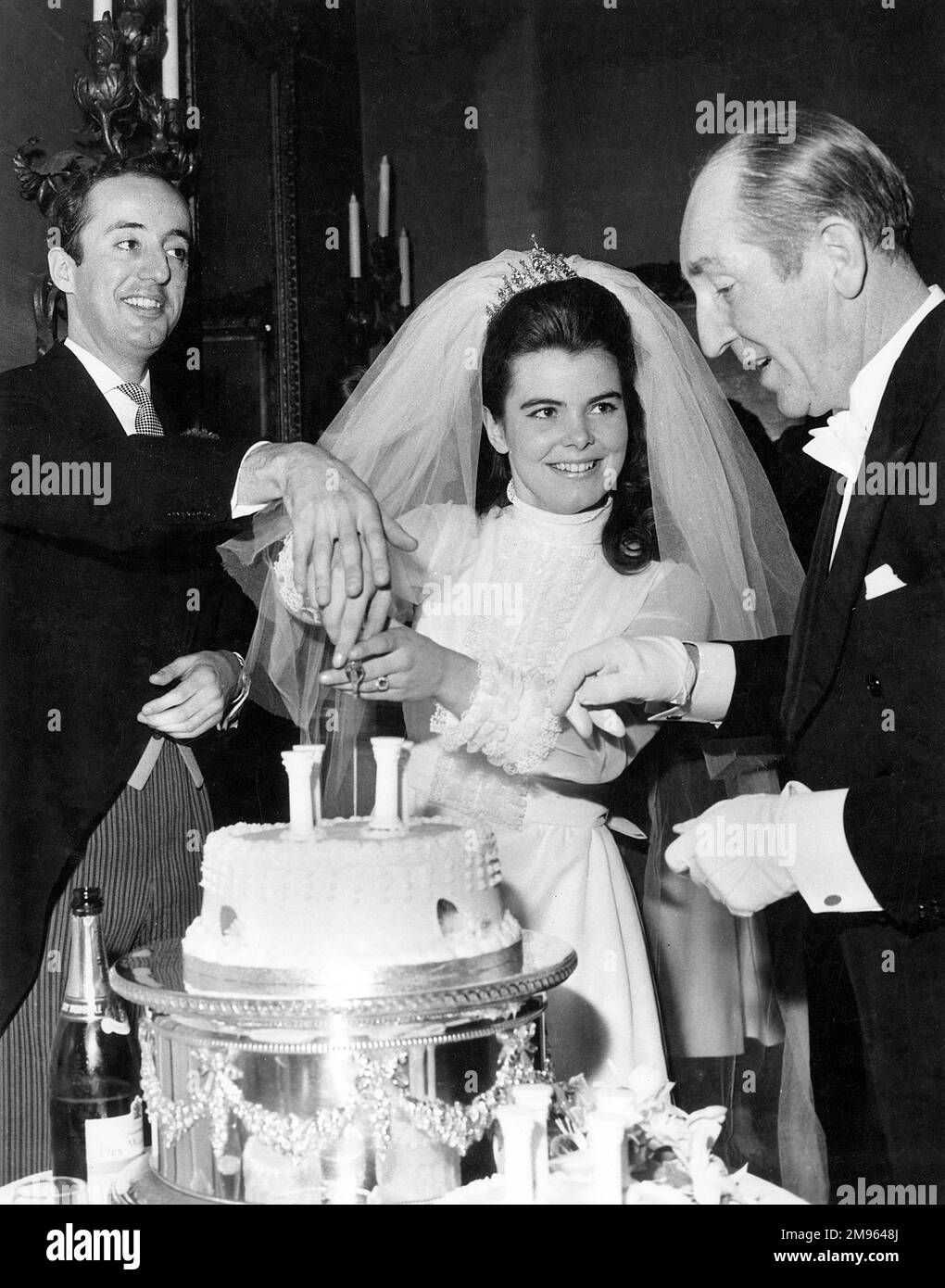 1960s wedding cake hi-res stock photography and images - Alamy
