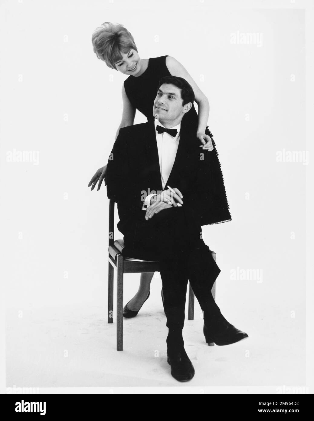 A couple in formal evening wear have a chat and a cigarette Stock Photo ...