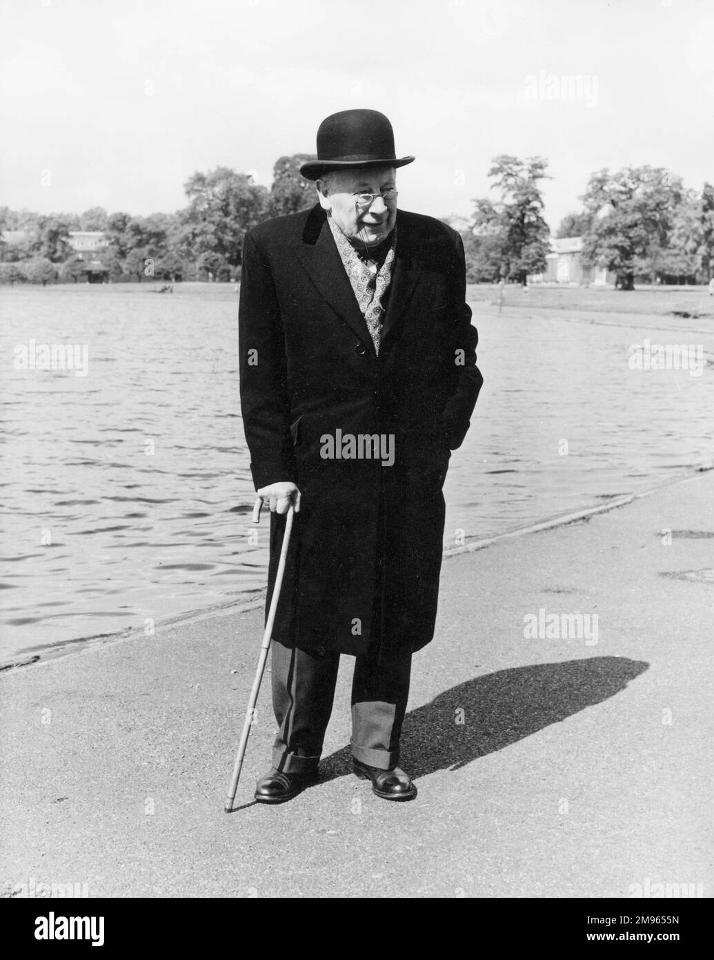 1960s old man with walking stick hi-res stock photography and images ...