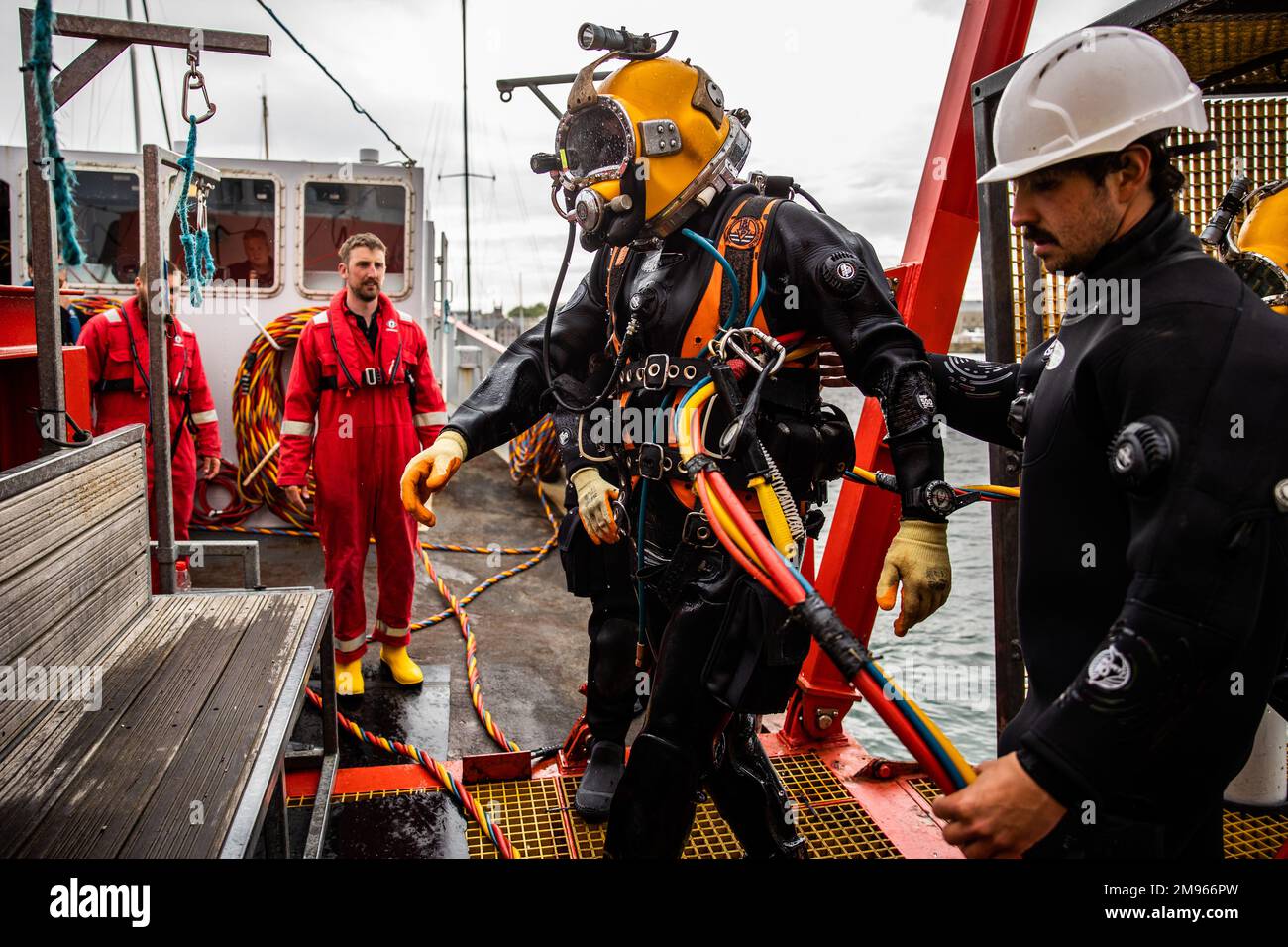 Commercial diver training hi-res stock photography and images - Alamy