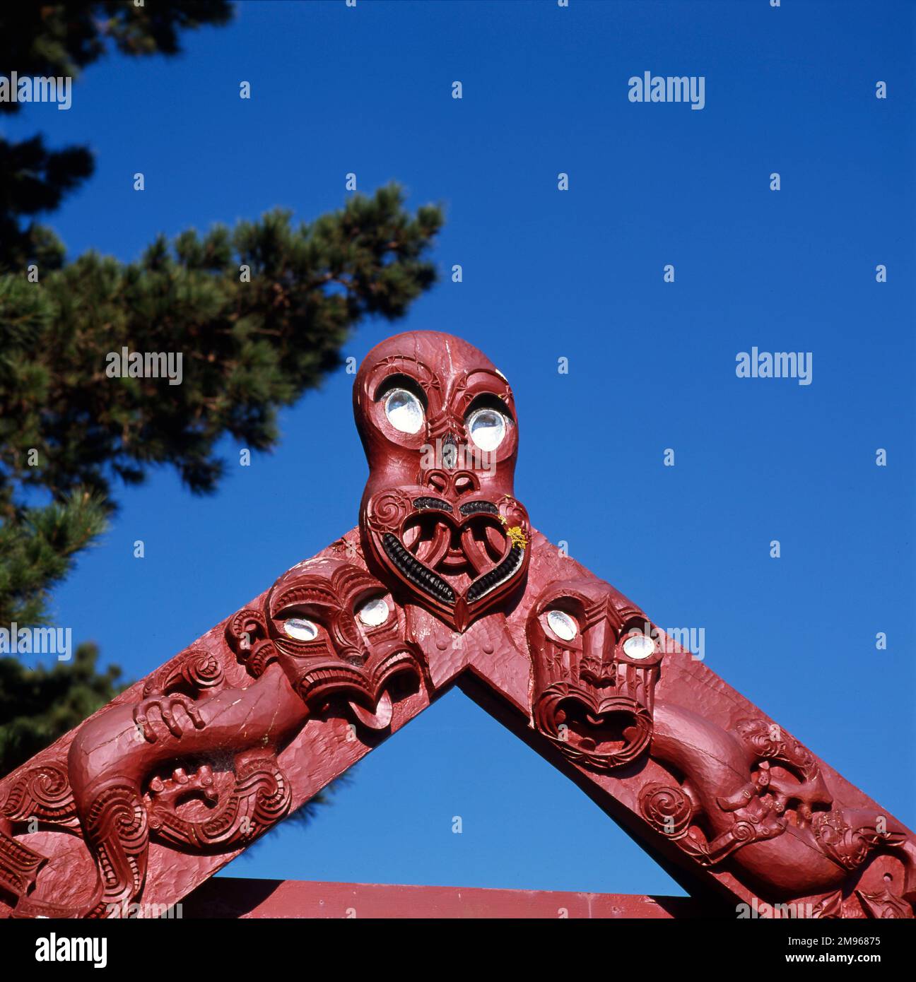 Maori carving new zealand faces hi-res stock photography and images - Alamy