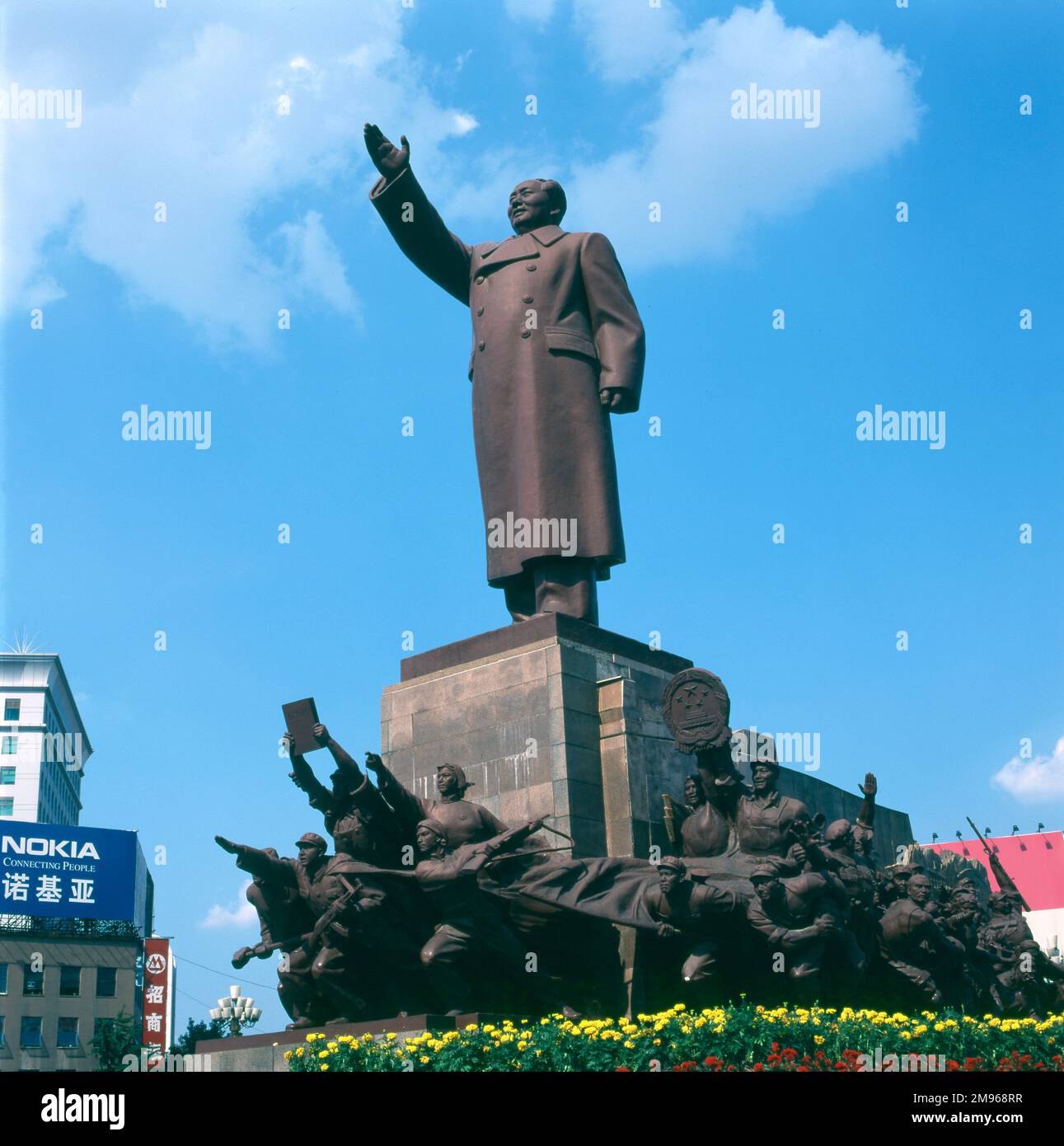 A large statue of Chairman Mao Tse Dong in Zhongshan Square (once ...