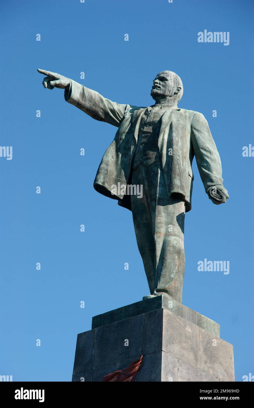 Statue of the Communist leader Vladimir Ilyich Lenin (1870-1924) on the ... Statue of the Communist leader Vladimir Ilyich Lenin (1870-1924) on the ...