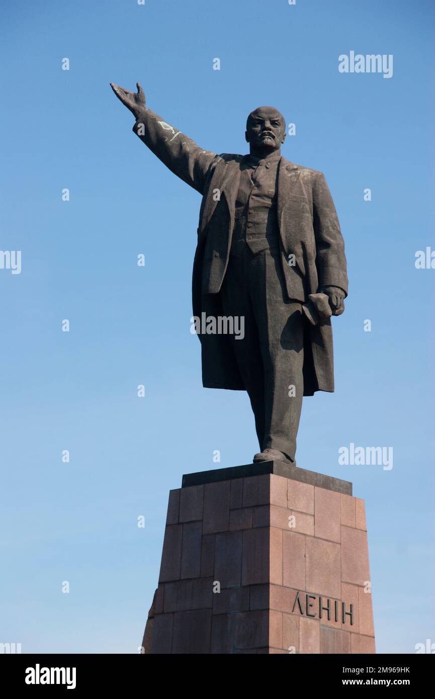 Statue vladimir ilyich lenin hi-res stock photography and images - Alamy