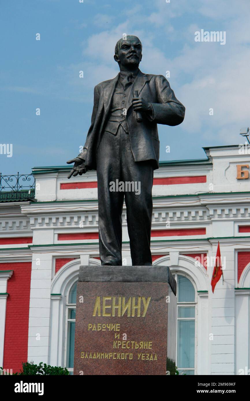 Statue of a communist leader hi-res stock photography and images - Alamy