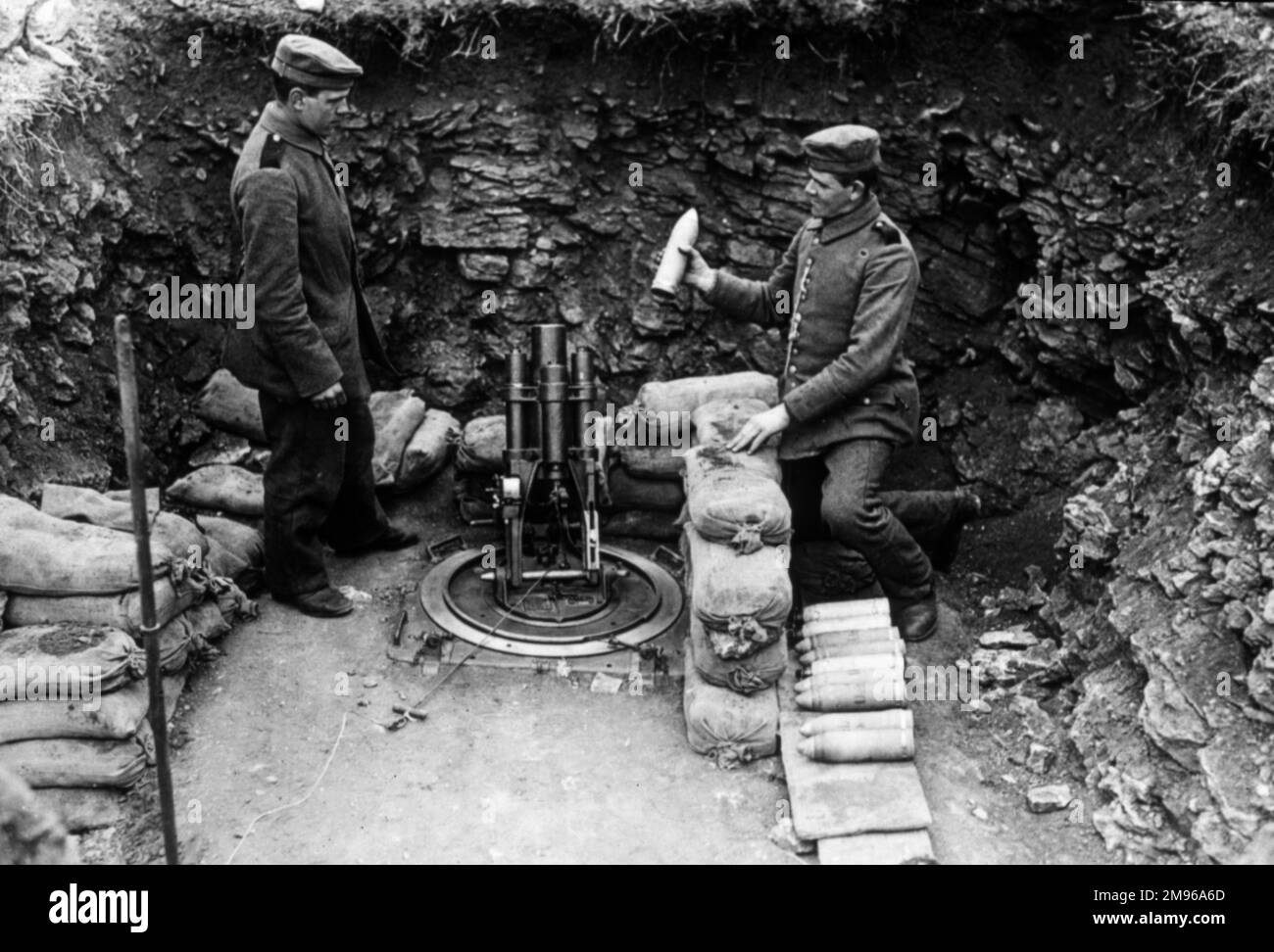 Loading a mortar shell hi-res stock photography and images - Alamy