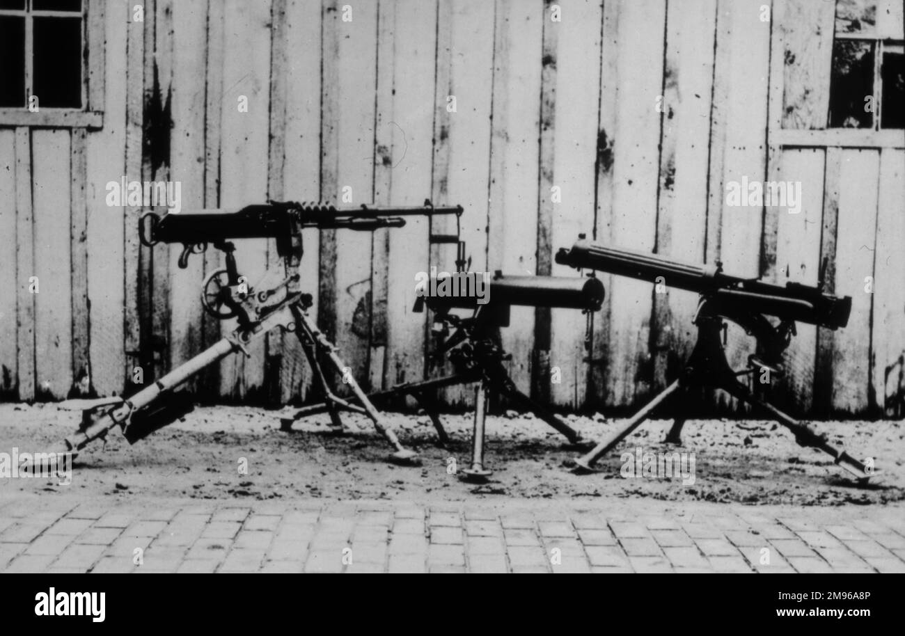 Machine gun on mounting hi-res stock photography and images - Alamy