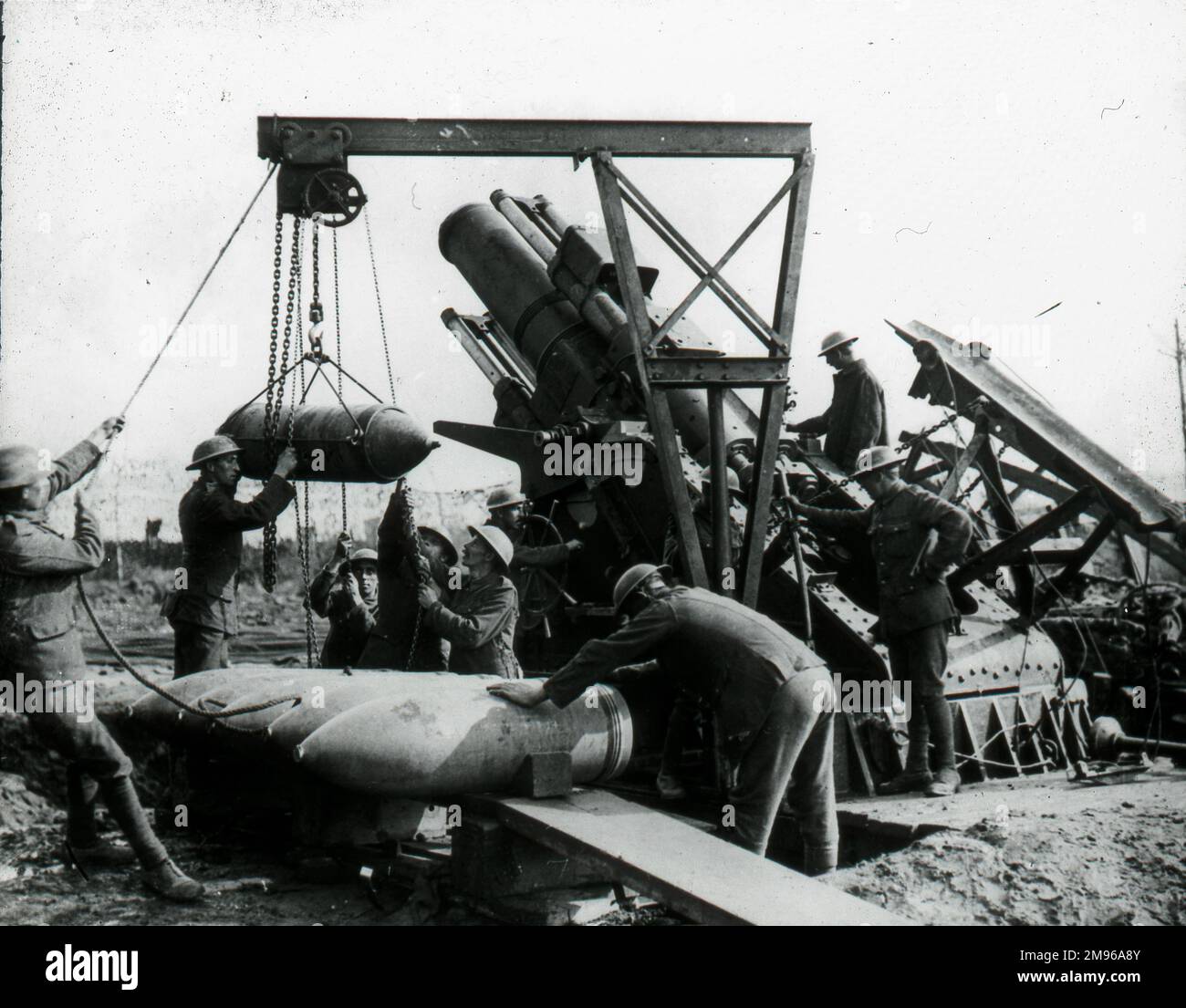 Soldiers loading a large field gun on a battlefield during the First ...
