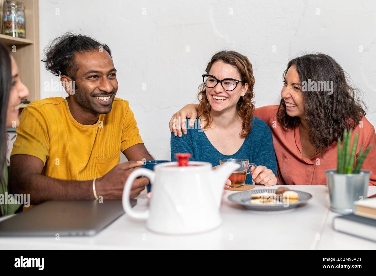 Teenager student cafeteria hi-res stock photography and images - Alamy
