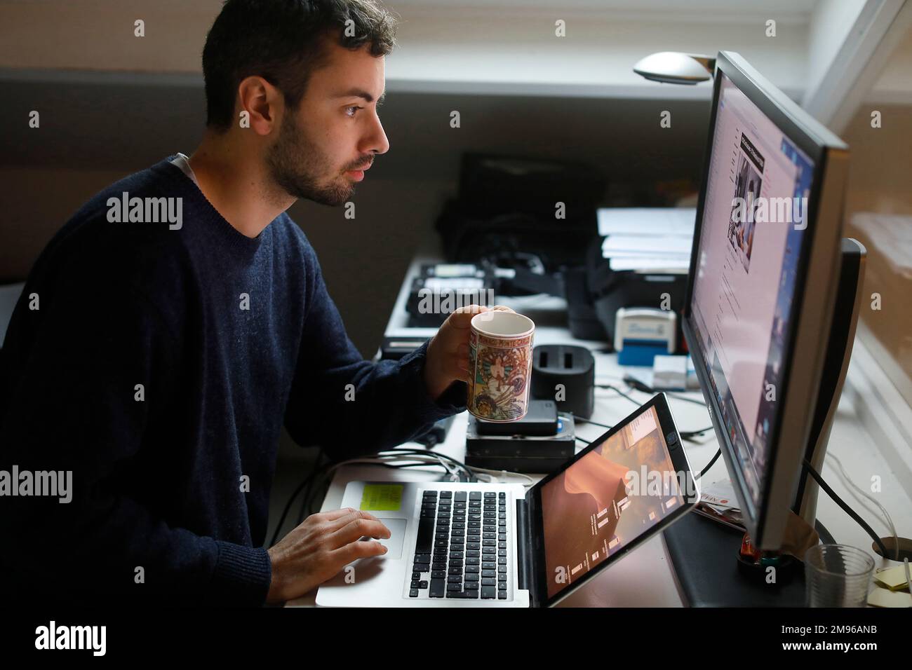 France computer screen hi-res stock photography and images - Alamy