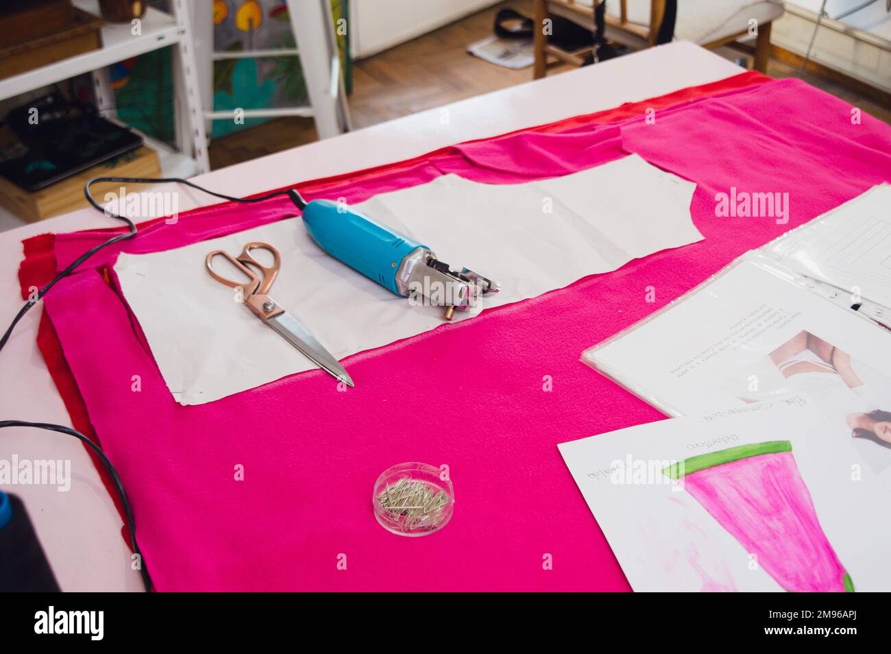 Electronic fabric cutter hi-res stock photography and images - Alamy