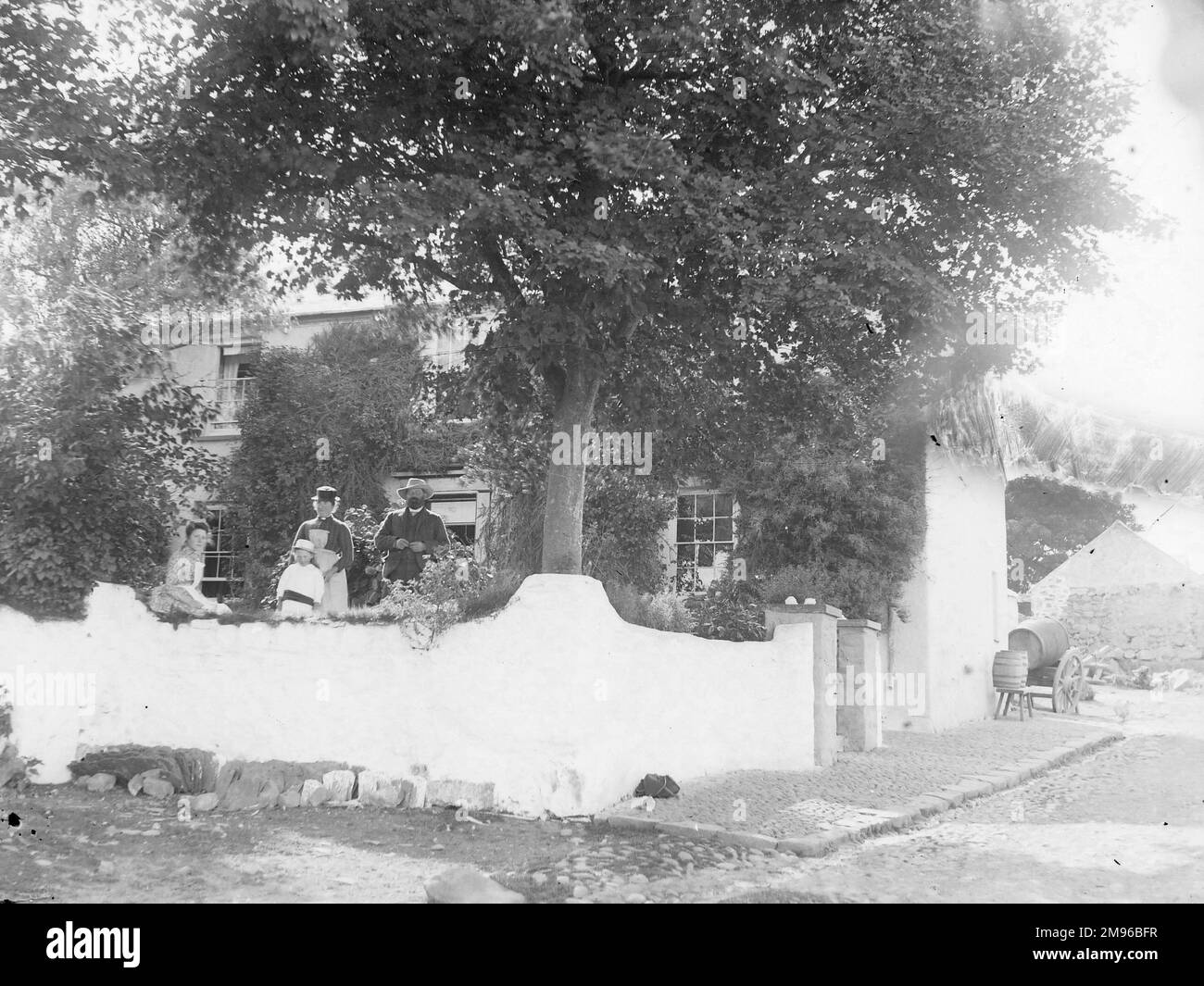 Edwardian house and garden hi-res stock photography and images - Alamy