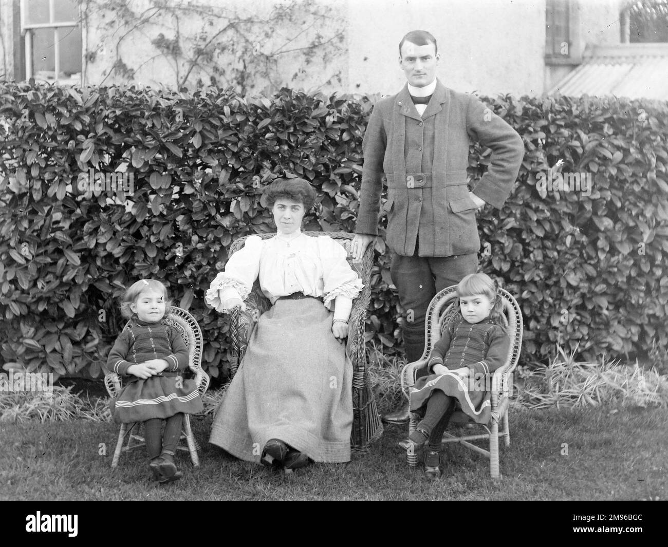 Edwardian house and garden hi-res stock photography and images - Alamy