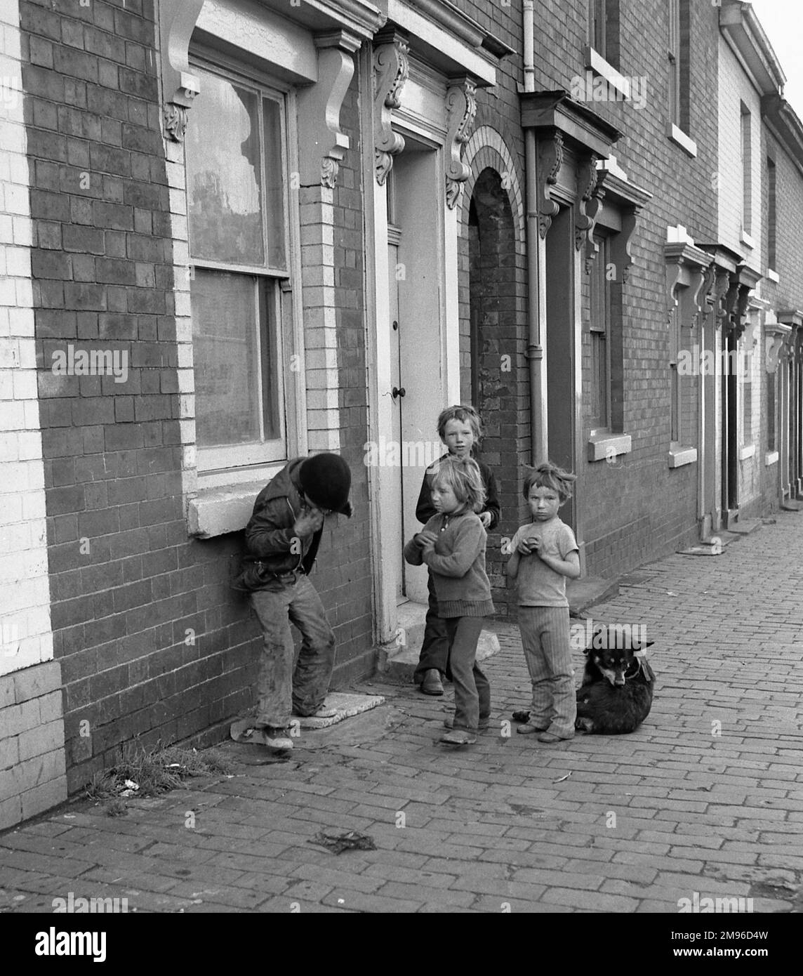 Terraced housing street Black and White Stock Photos & Images - Alamy