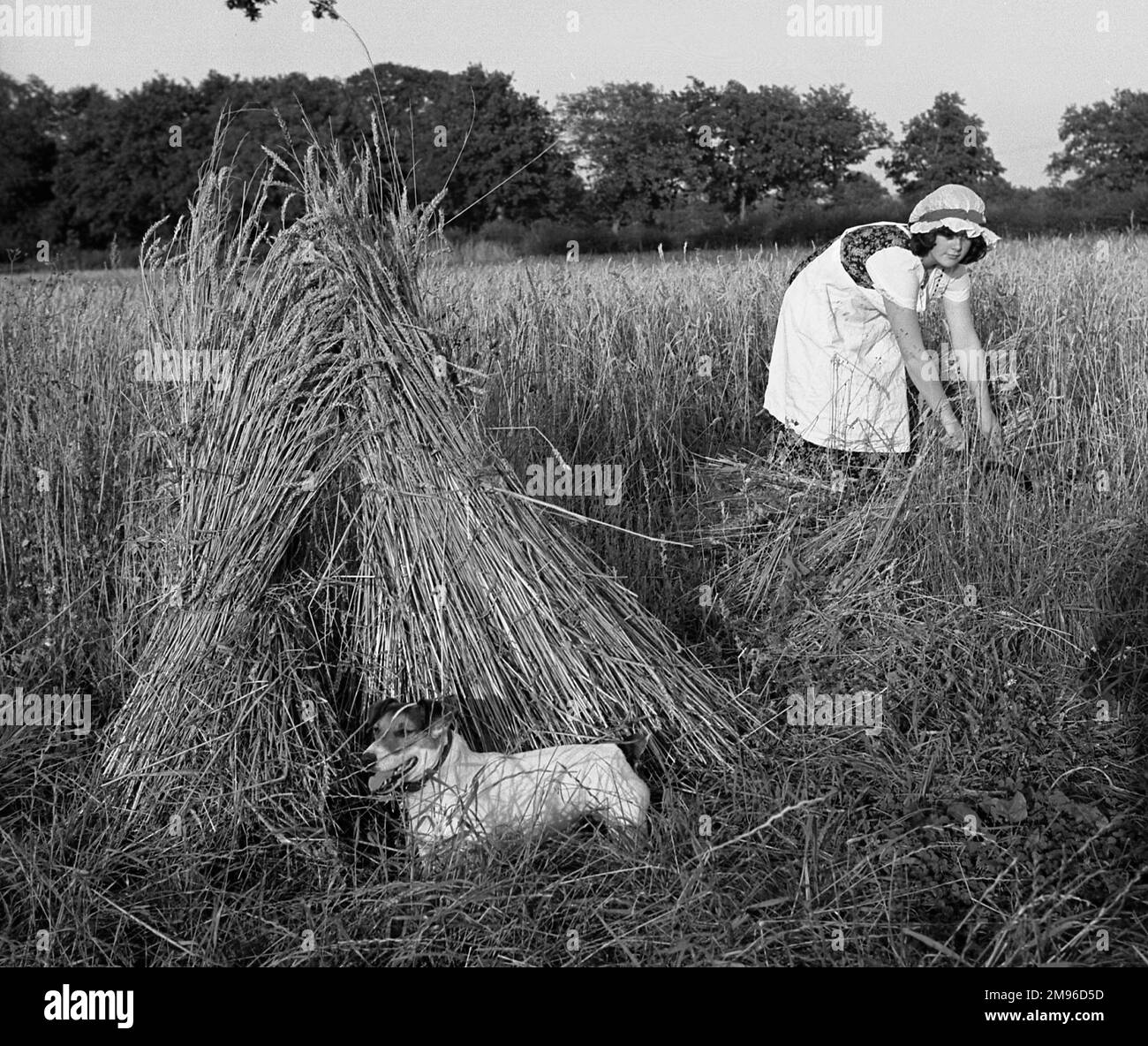 Old fashioned clothes costume hi-res stock photography and images - Alamy