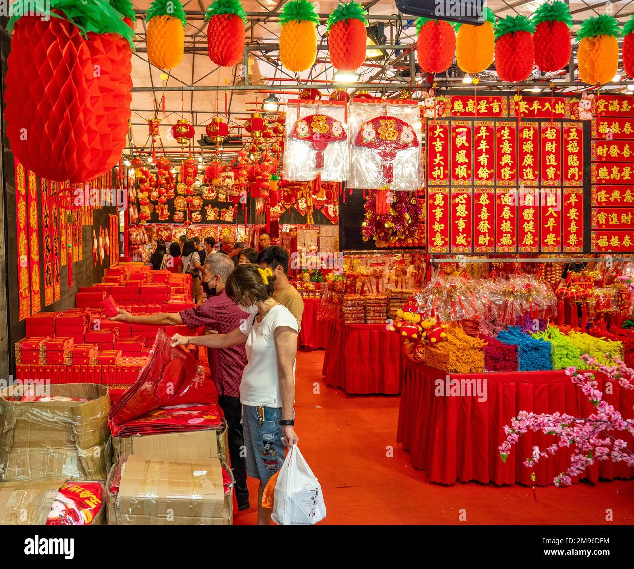 Market stalls selling decorations and trinkets for Chinese New Year in ...