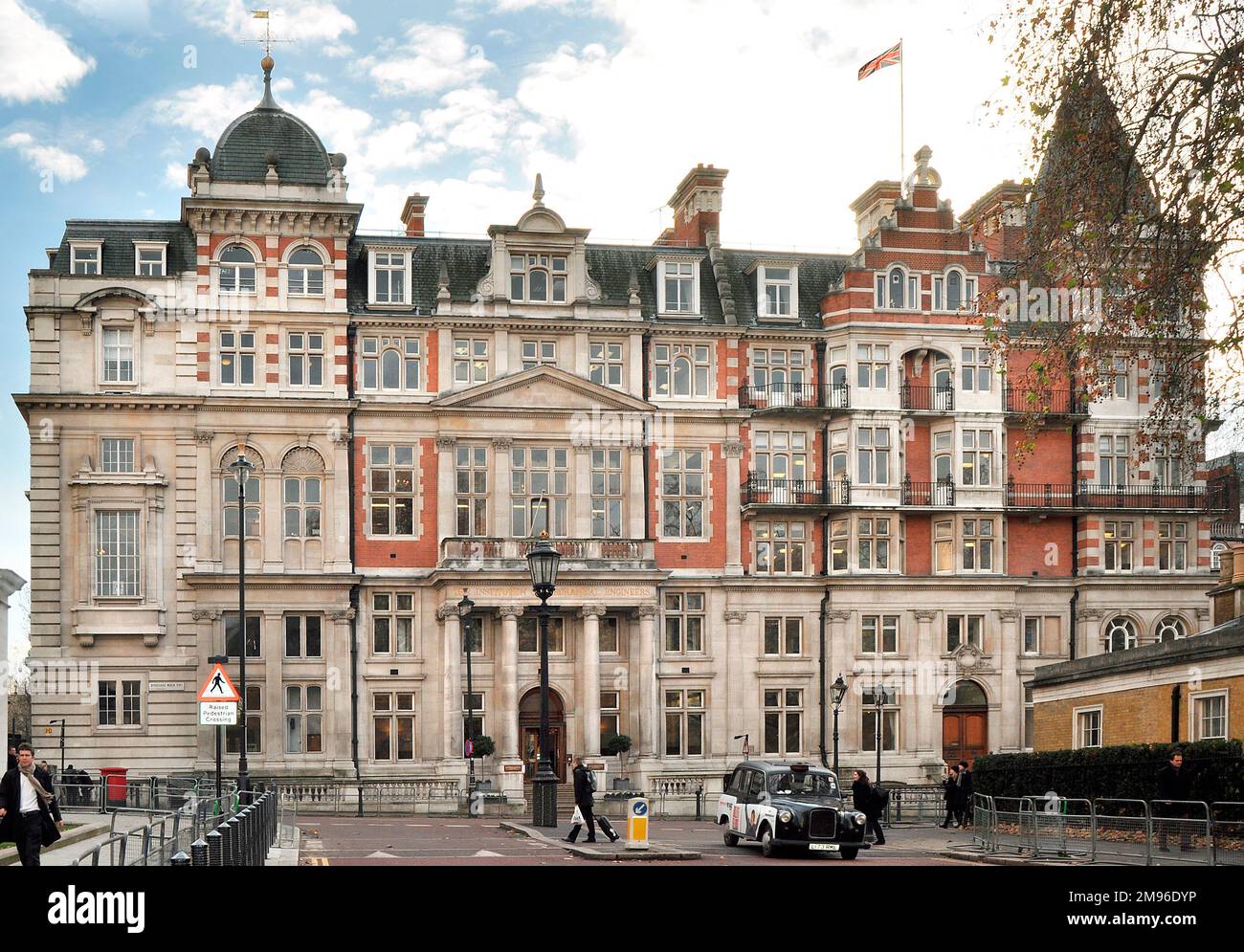 Building hq hi-res stock photography and images - Alamy