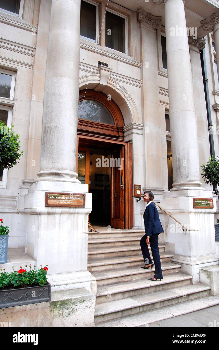 Hq building hi-res stock photography and images - Alamy