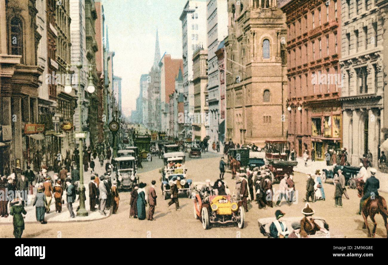 Busy scene on Fifth Avenue, New York City Stock Photo - Alamy