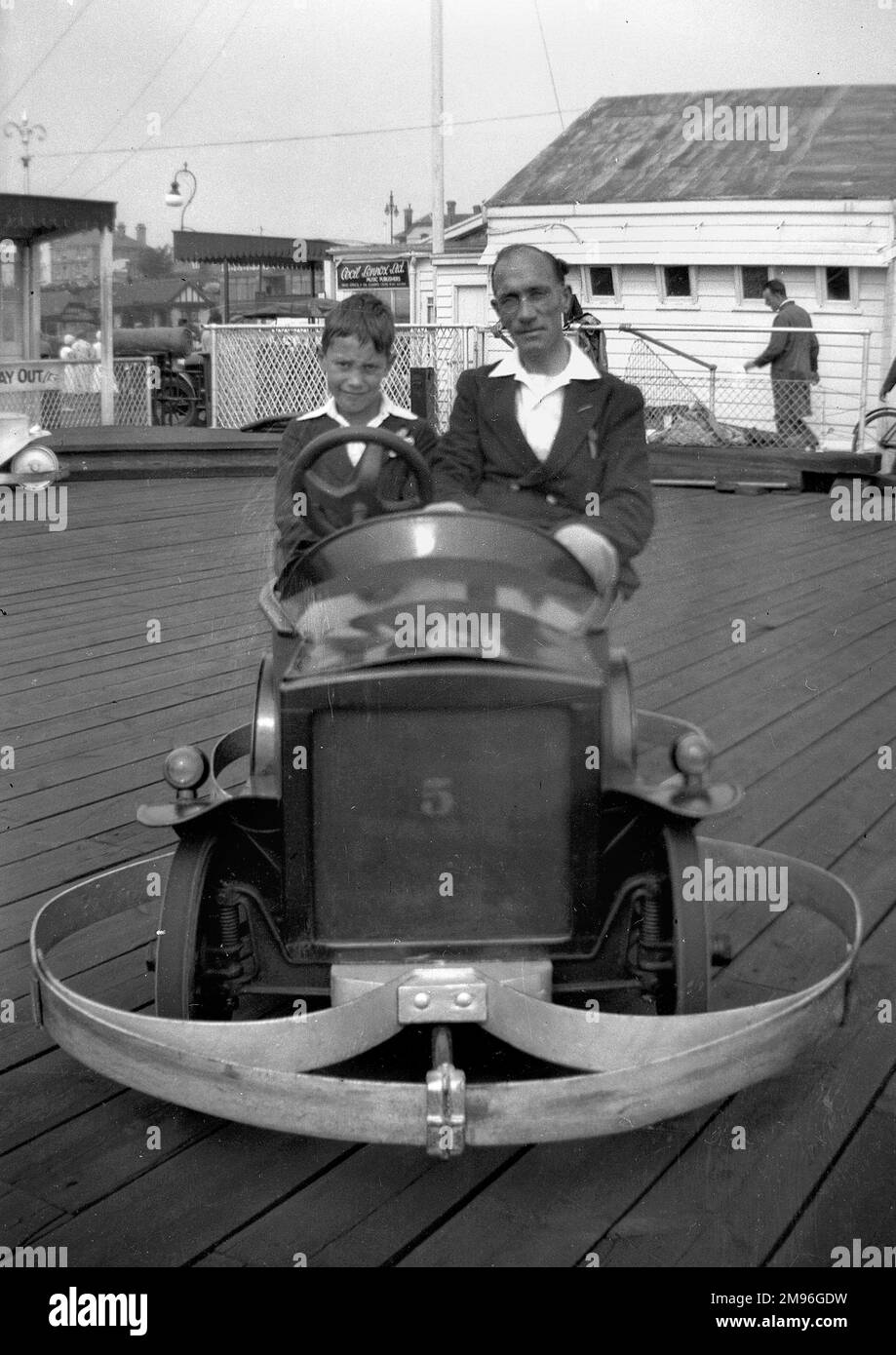 Dodgem car hi-res stock photography and images - Alamy