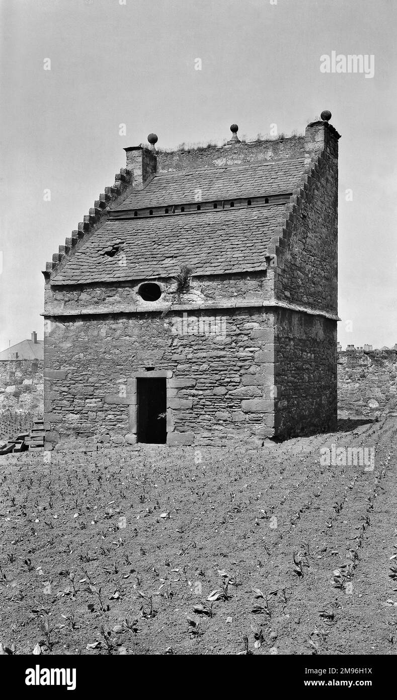 An interesting stone building in a field, Preston, East Lothian ...