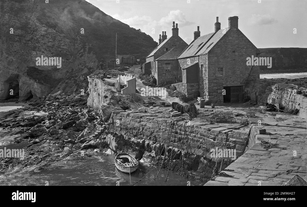 Picturesque coastal scene with a row of cottages at Cove, Scotland ...