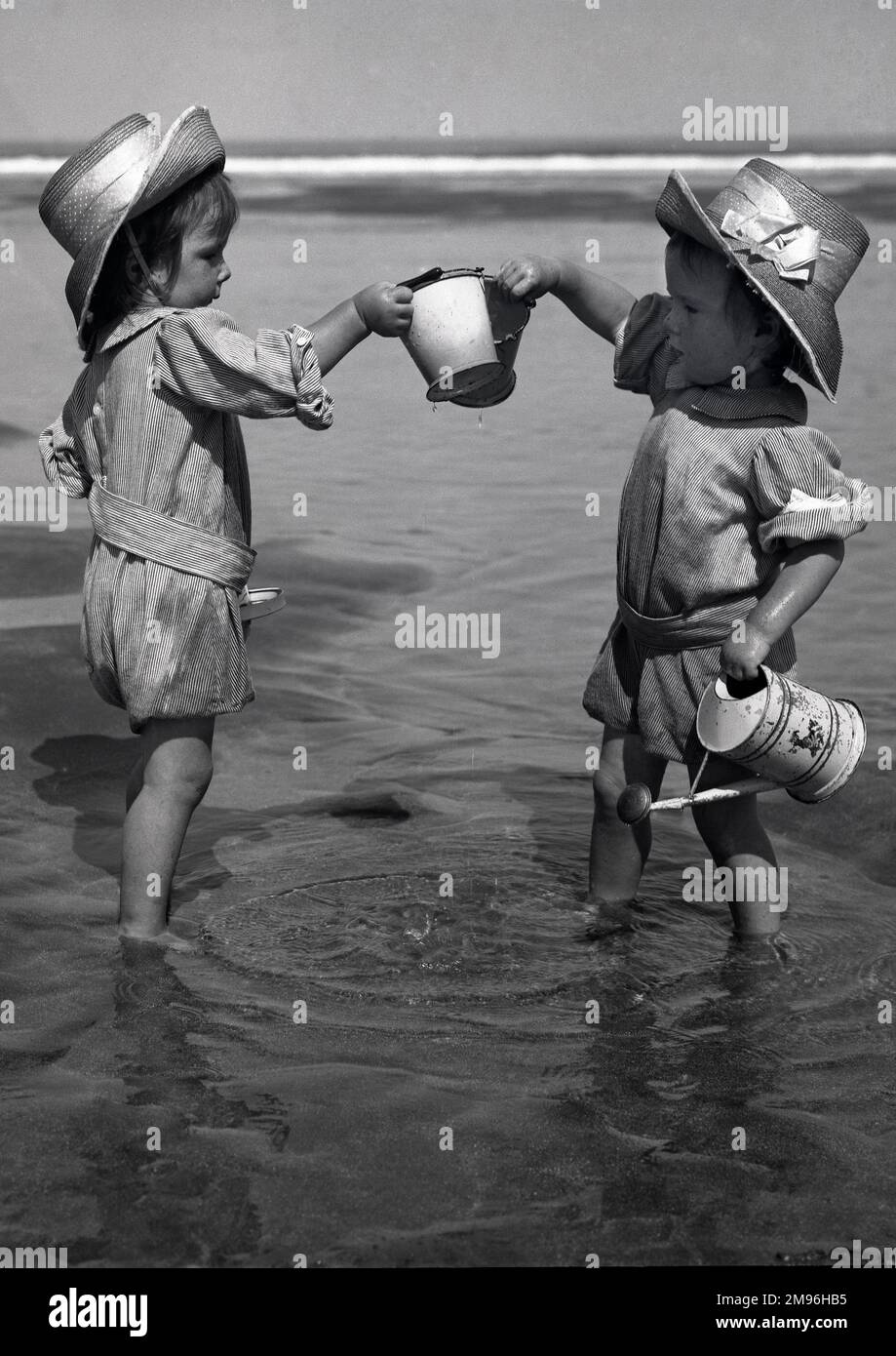 Children paddling in the sea hi-res stock photography and images - Alamy