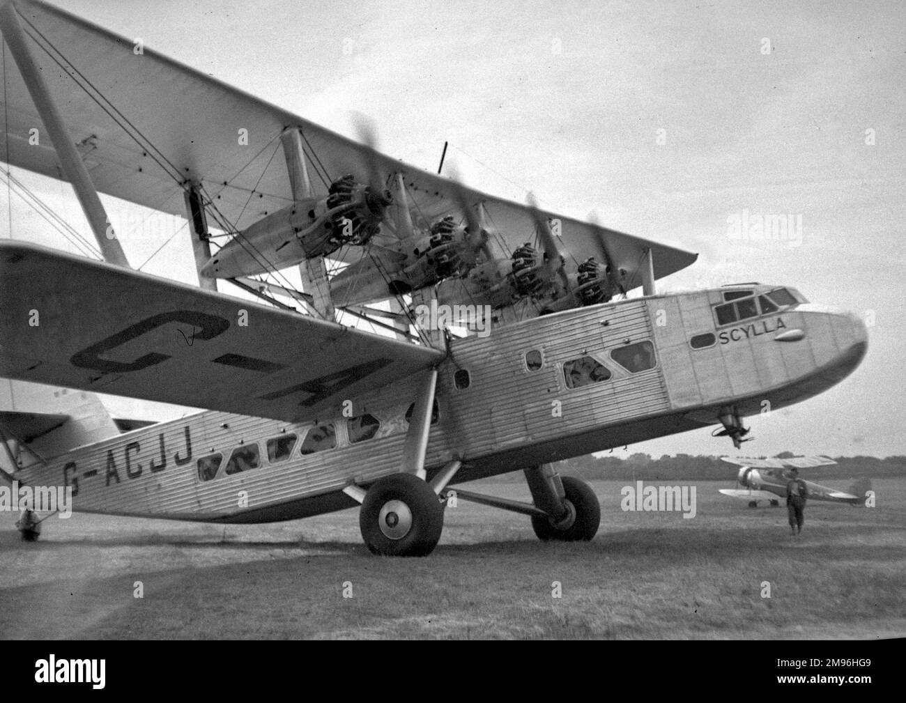 The Scylla L17 British four-engine biplane, designed and built by Short ...
