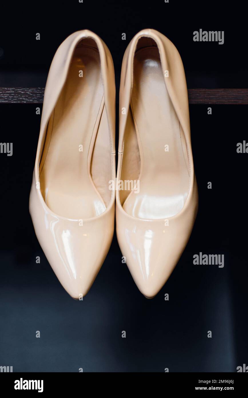 Beige elegant shoes bride hi-res stock photography and images - Alamy