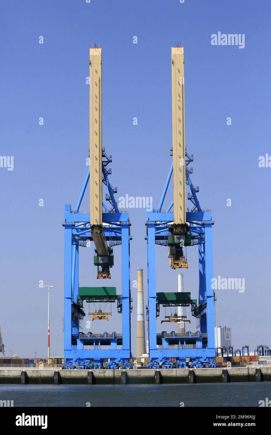 Terminal de charge lourde hi-res stock photography and images - Alamy