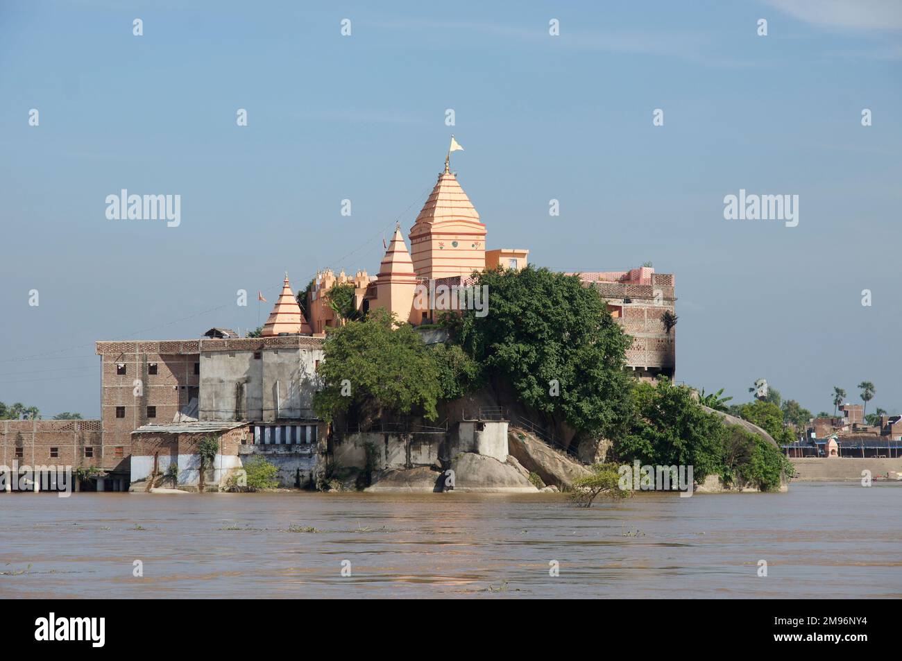 India, Bihar, Sultanganj: Ganges river, temple Stock Photo - Alamy
