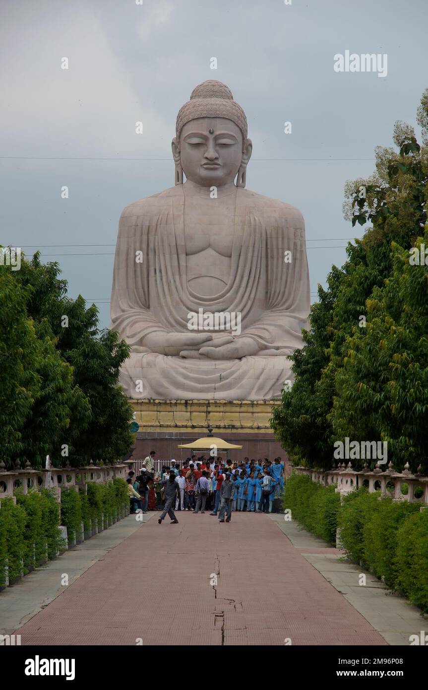 India, Bihar, Bodh Gaya: Japanese Buddha, pilgrims Stock Photo - Alamy