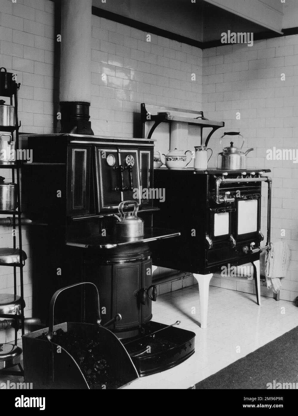 1920s kitchen hi-res stock photography and images - Alamy
