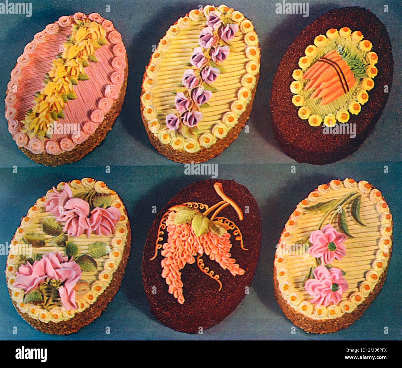 Buttercream decorated iced cakes Stock Photo - Alamy