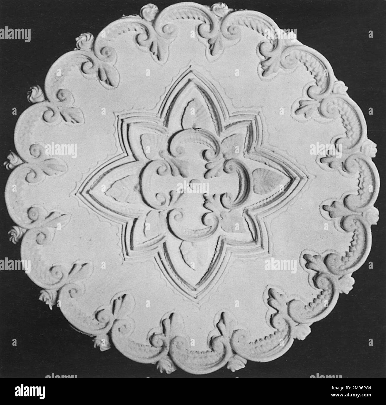 Designs for Cake Tops, Crescent Scroll Border Design Stock Photo - Alamy