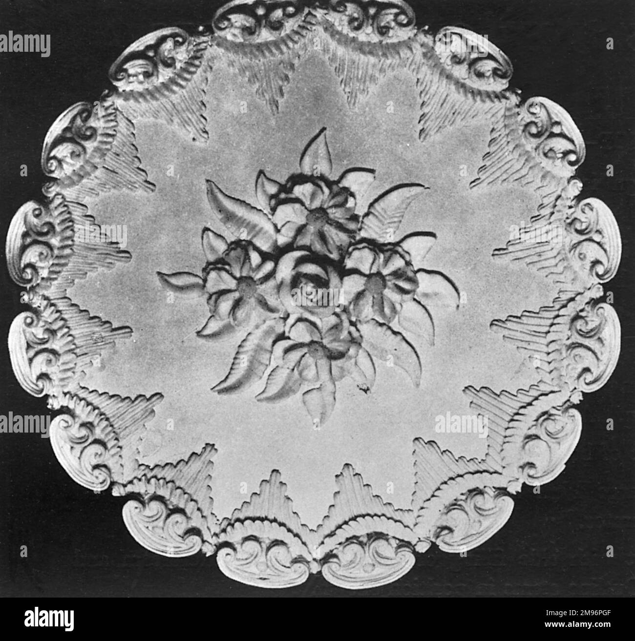 Designs for Cake Tops, "C" Scroll Crescent Border Stock Photo - Alamy