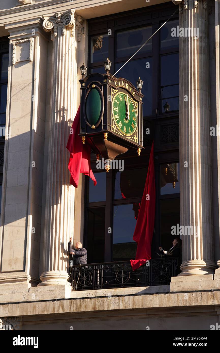 The Lord Mayor of Dublin Caroline Conroy and horologist Philip Stokes ...