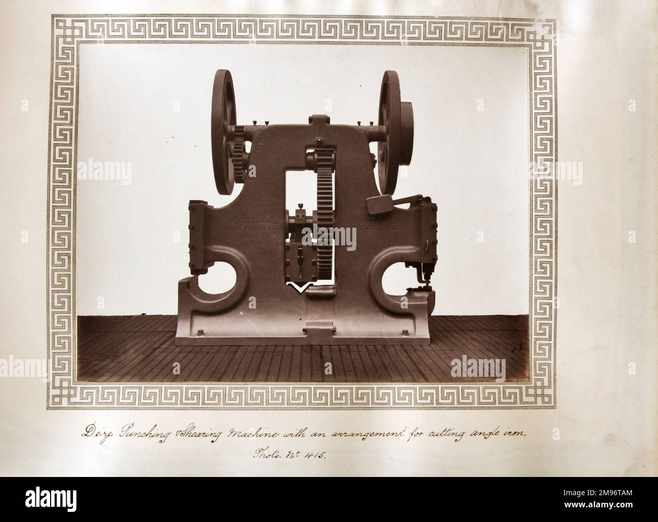 D size punching and shearing machine with an arrangement for cutting ...