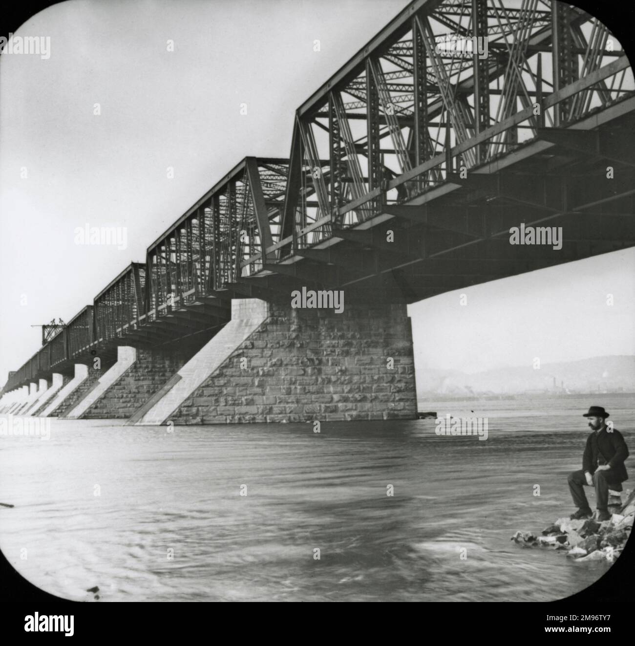 Victoria bridge montreal hi-res stock photography and images - Alamy