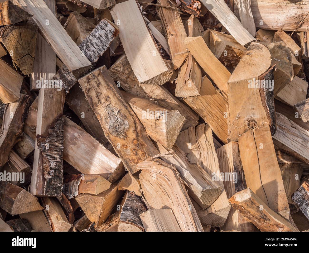Splitting firewood for the winter Stock Photo - Alamy