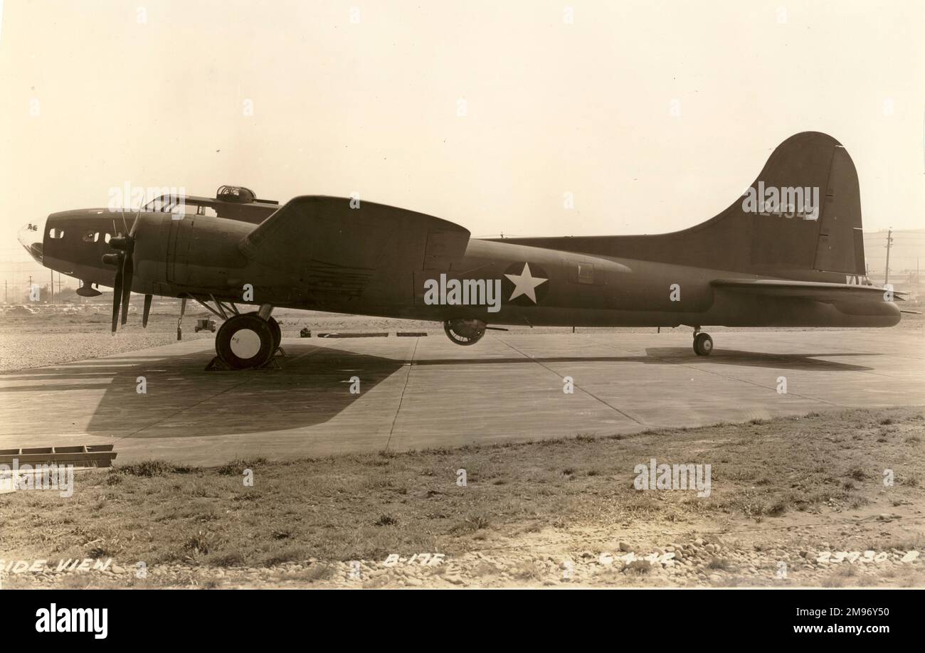 Boeing B-17F Flying Fortress, 41-24344, April 1942 Stock Photo - Alamy