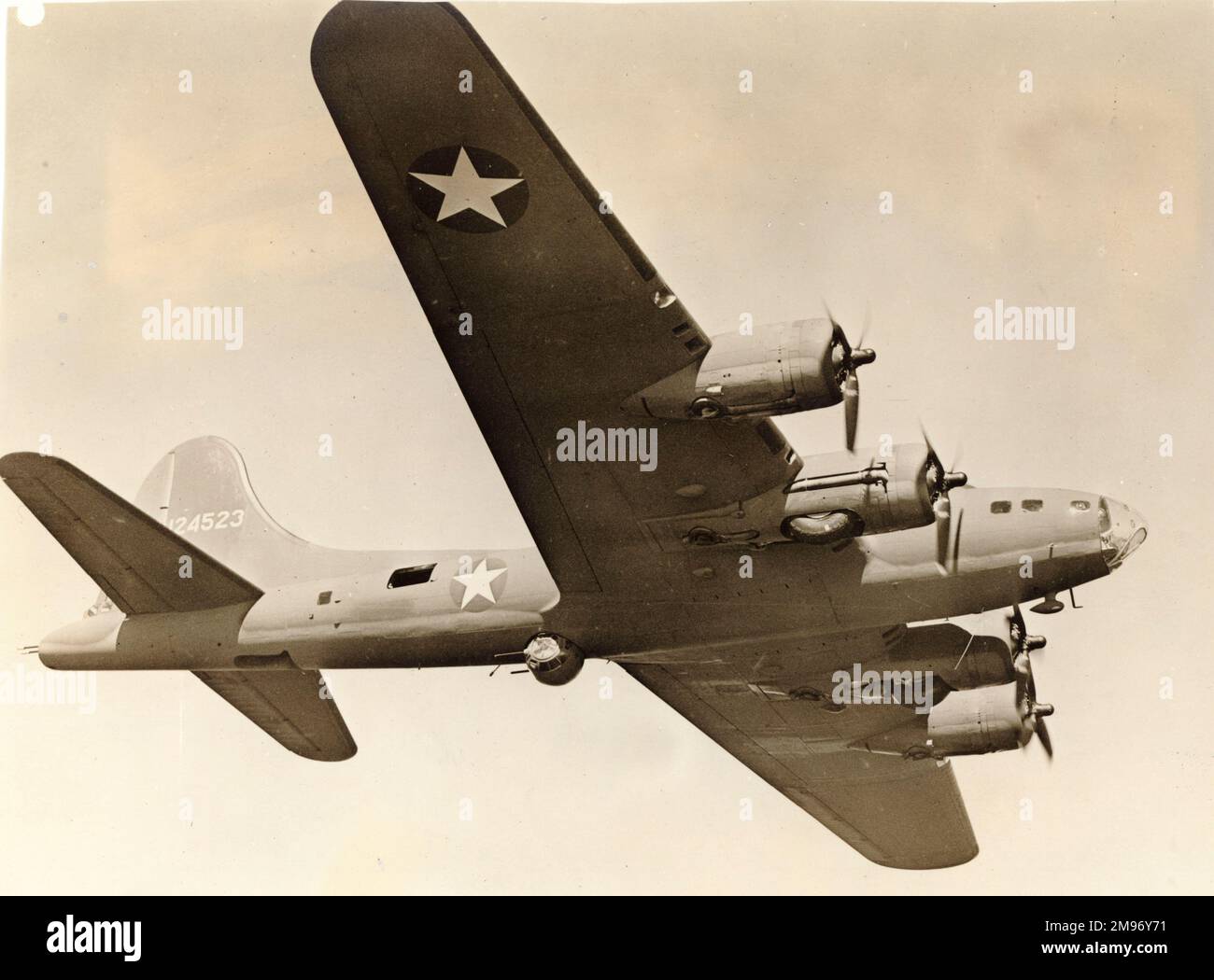 Boeing B-17F Flying Fortress, 41-24523, in flight Stock Photo - Alamy