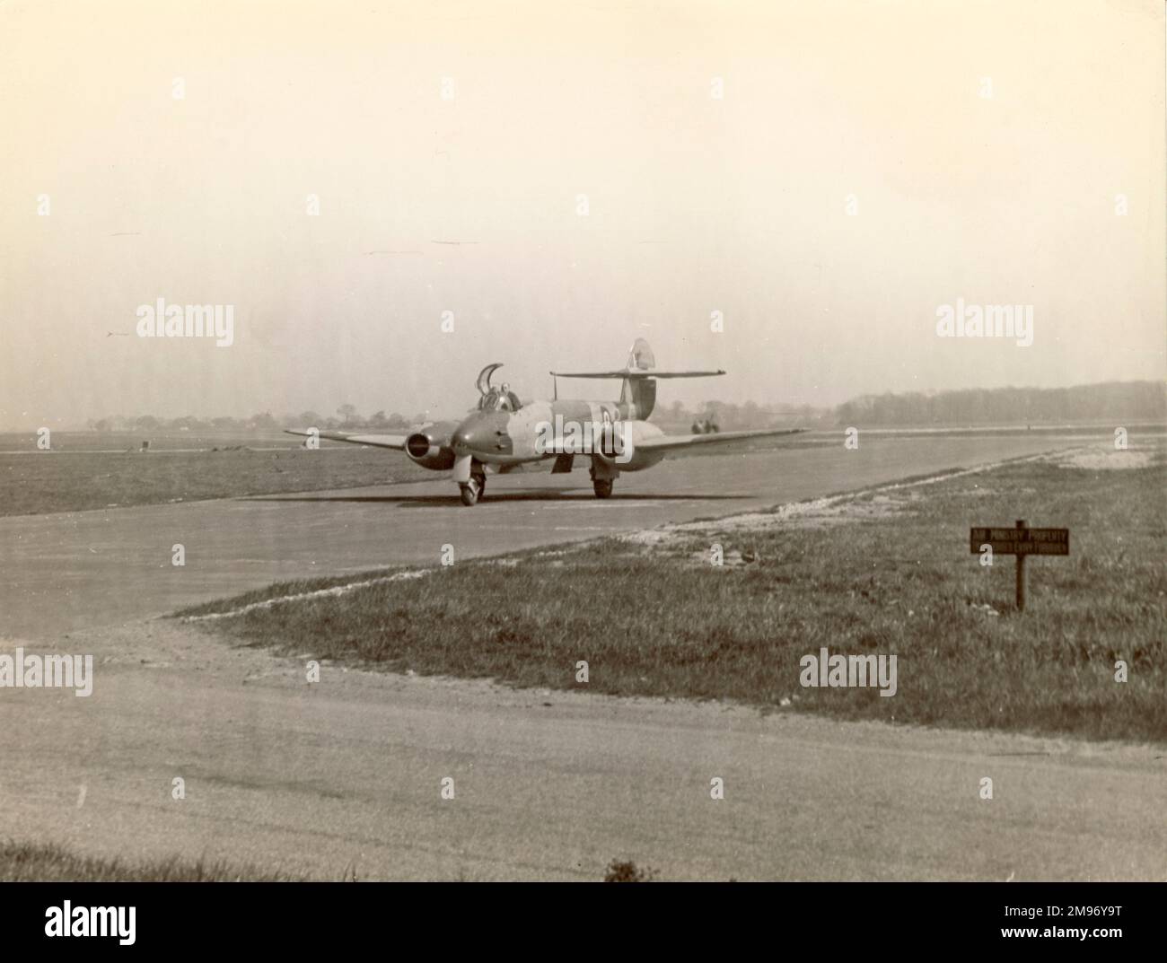 Gloster Meteor F1, EE223 Stock Photo - Alamy
