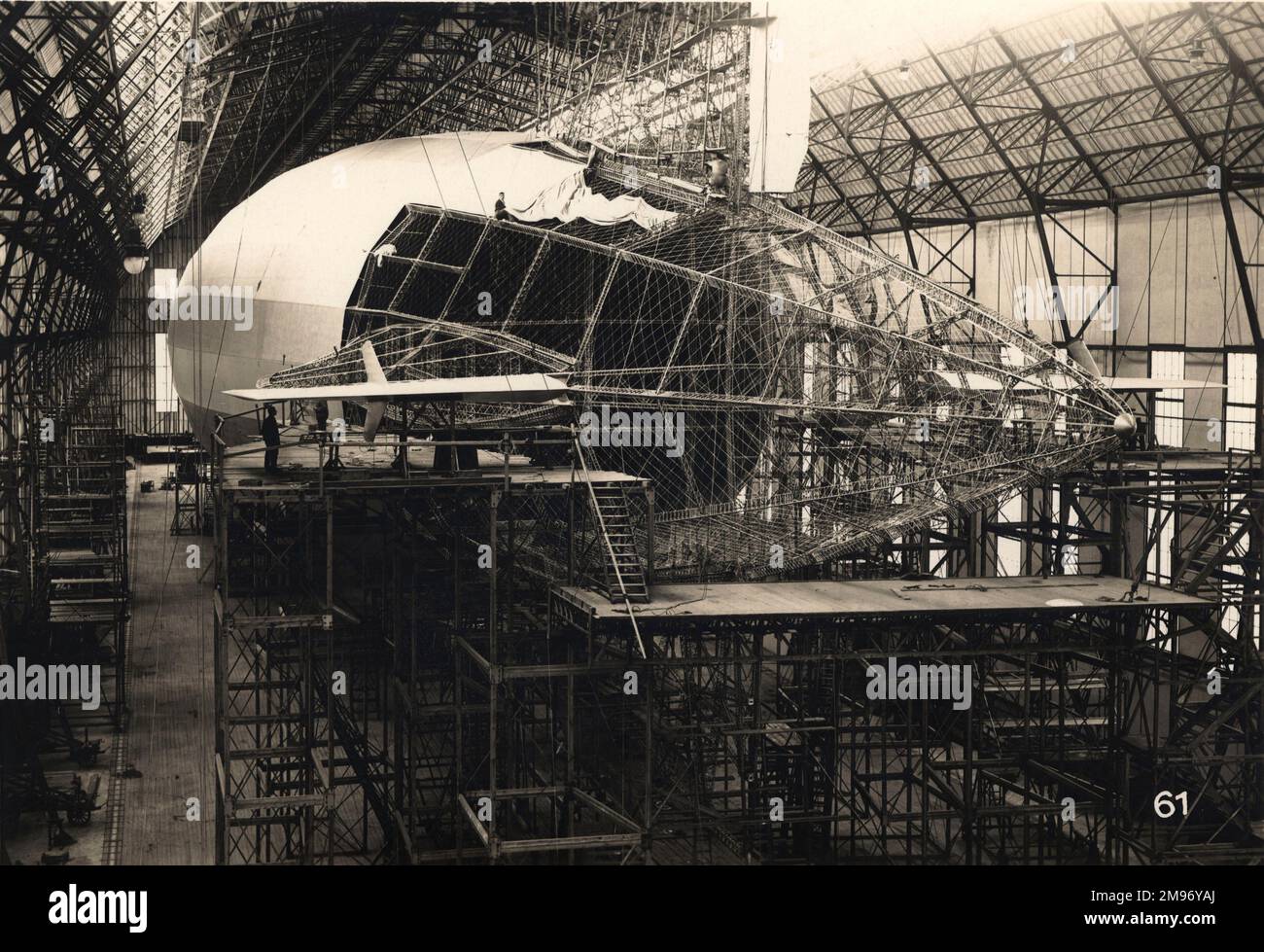 Airship Los Angeles under construction Stock Photo - Alamy